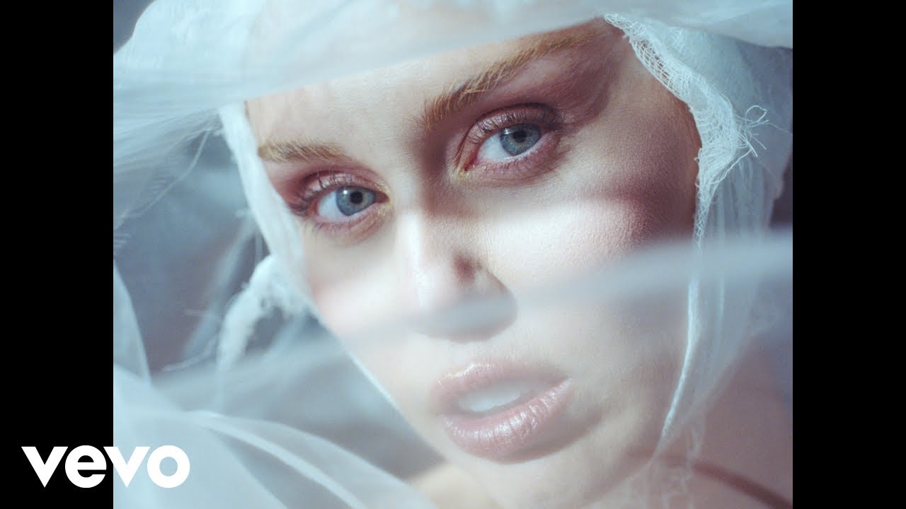 Miley Cyrus lança duas faixas inéditas na versão deluxe de Something ...